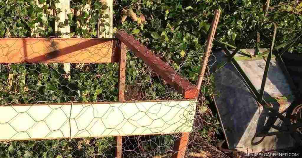 How To Make A Leaf Mould Bin For Homemade Mulch! - One Mum & A Little Lady