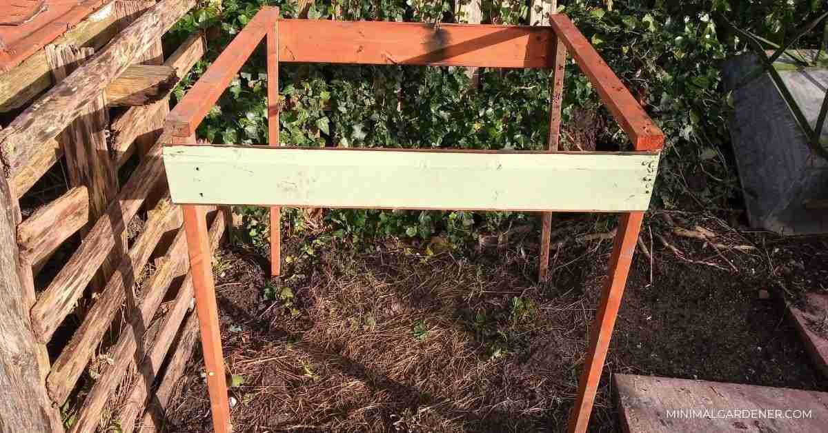 How To Make A Leaf Mould Bin For Homemade Mulch! - One Mum & A Little Lady